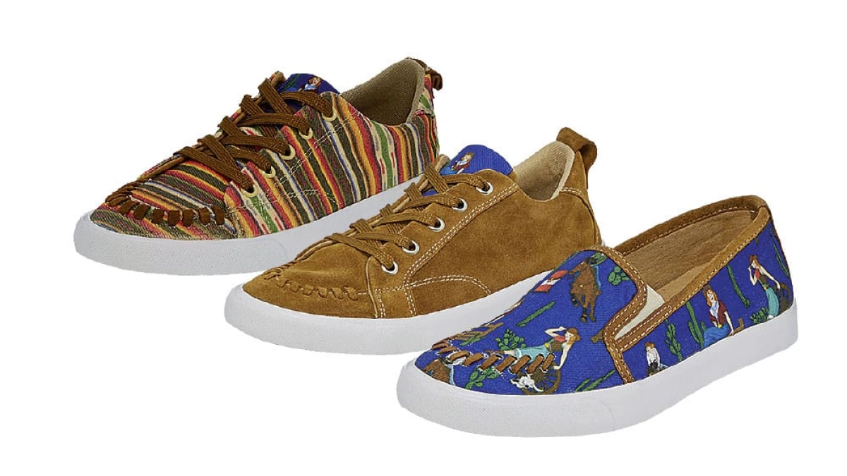 Casually Reba - COWGIRL Magazine