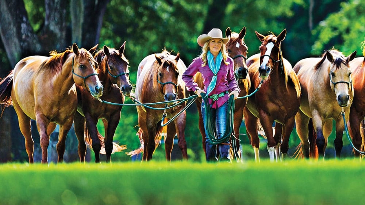 Linda Parelli - COWGIRL Magazine