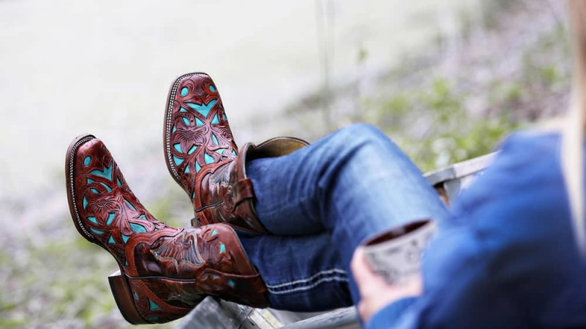 How To Choose The Perfect Riding Boots - COWGIRL Magazine