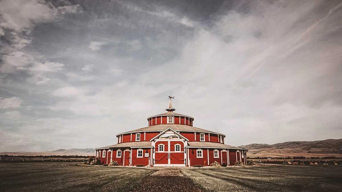 The Round Barn At Twin Bridges