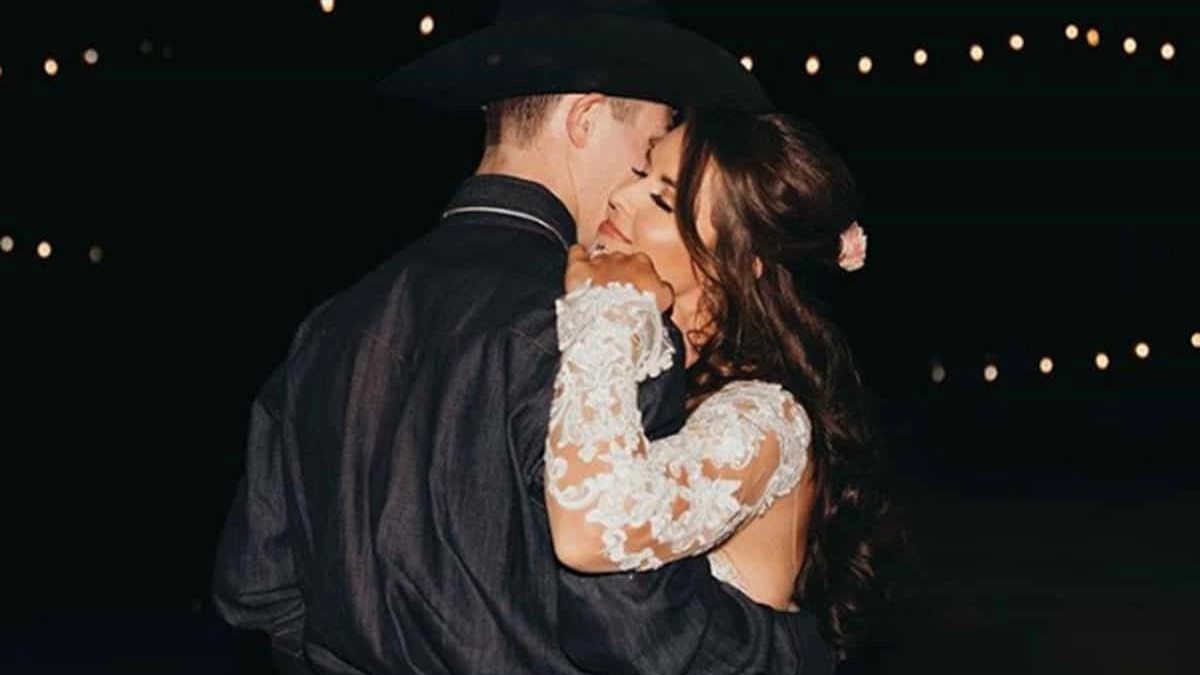 Jess Lockwood and Hailey Kinsel's First Married Christmas - COWGIRL ...