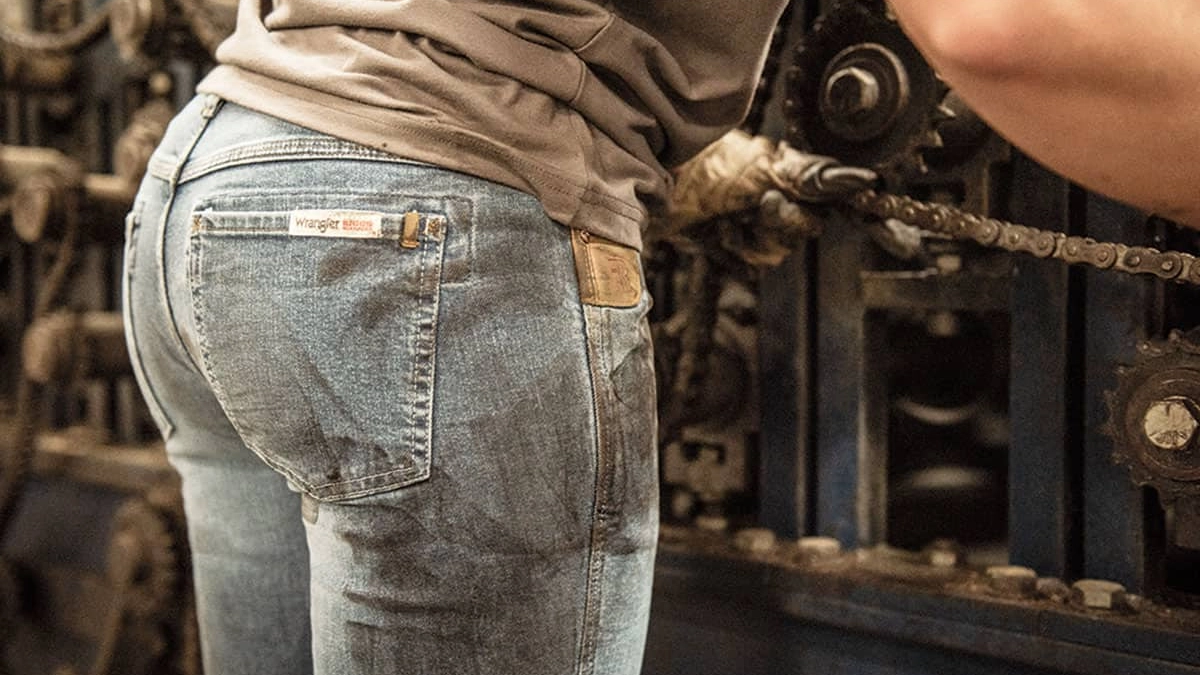 Work It Out With Wrangler RIGGS Workwear - COWGIRL Magazine