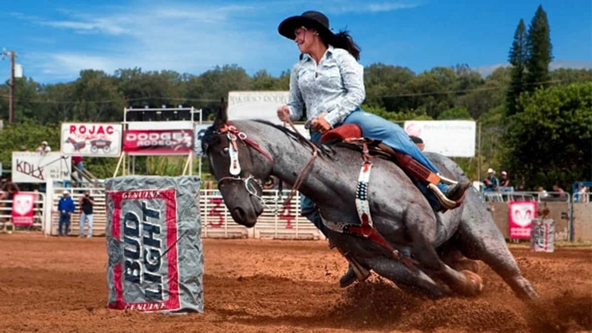 The Makawao Rodeo Turns Stampede - COWGIRL Magazine