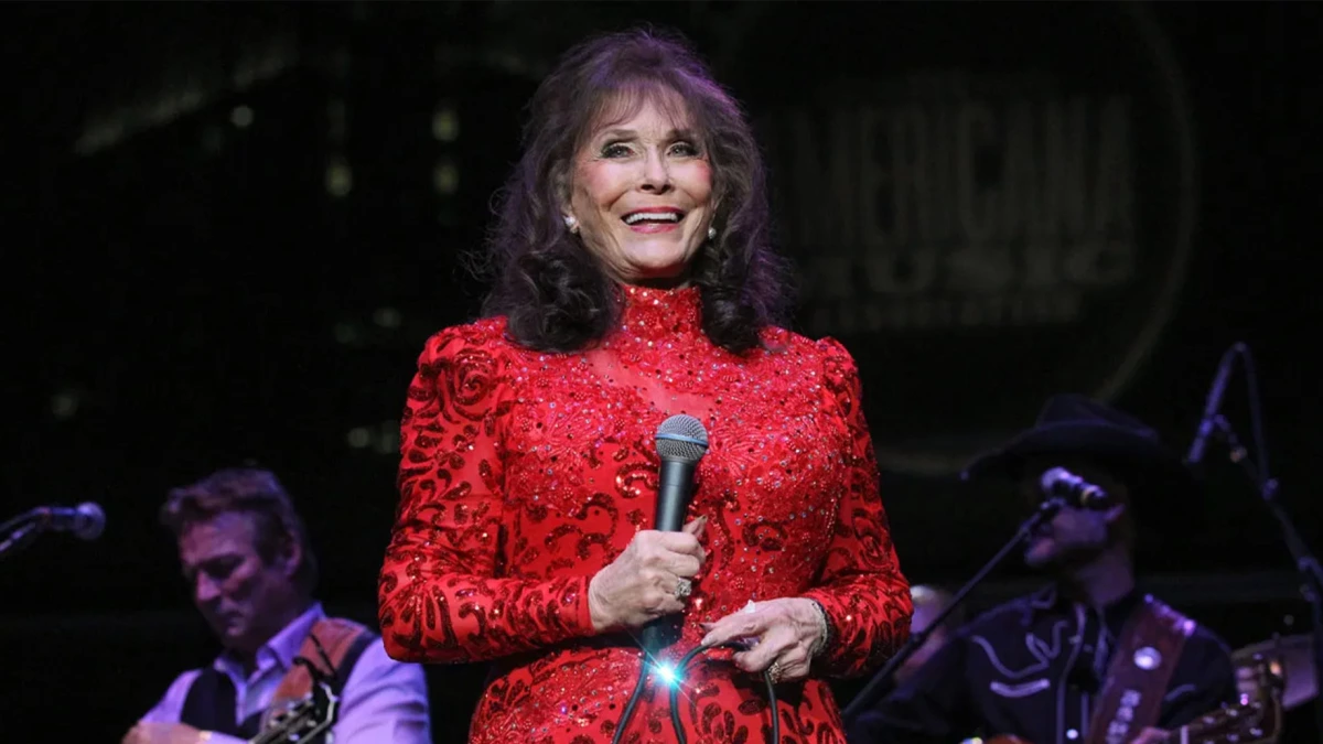 Country Music Icon Loretta Lynn Passes Away - COWGIRL Magazine
