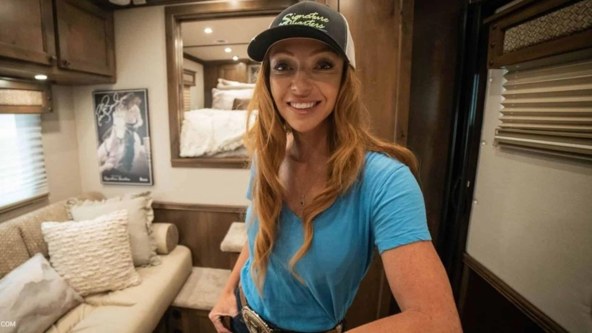 Emily Beisel's New Signature Quarters Trailer - COWGIRL Magazine