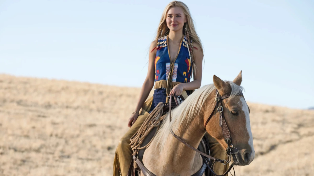 5 Fun Facts About Elsa Dutton's Horse, Lightning - COWGIRL Magazine