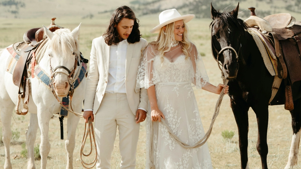 6 Beautiful Western Weddings With Horses
