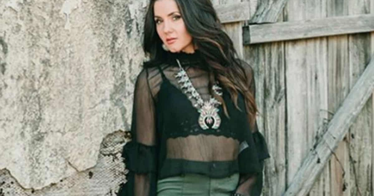 Get A Virtual Tour Of Shea Durfey's New House - COWGIRL Magazine