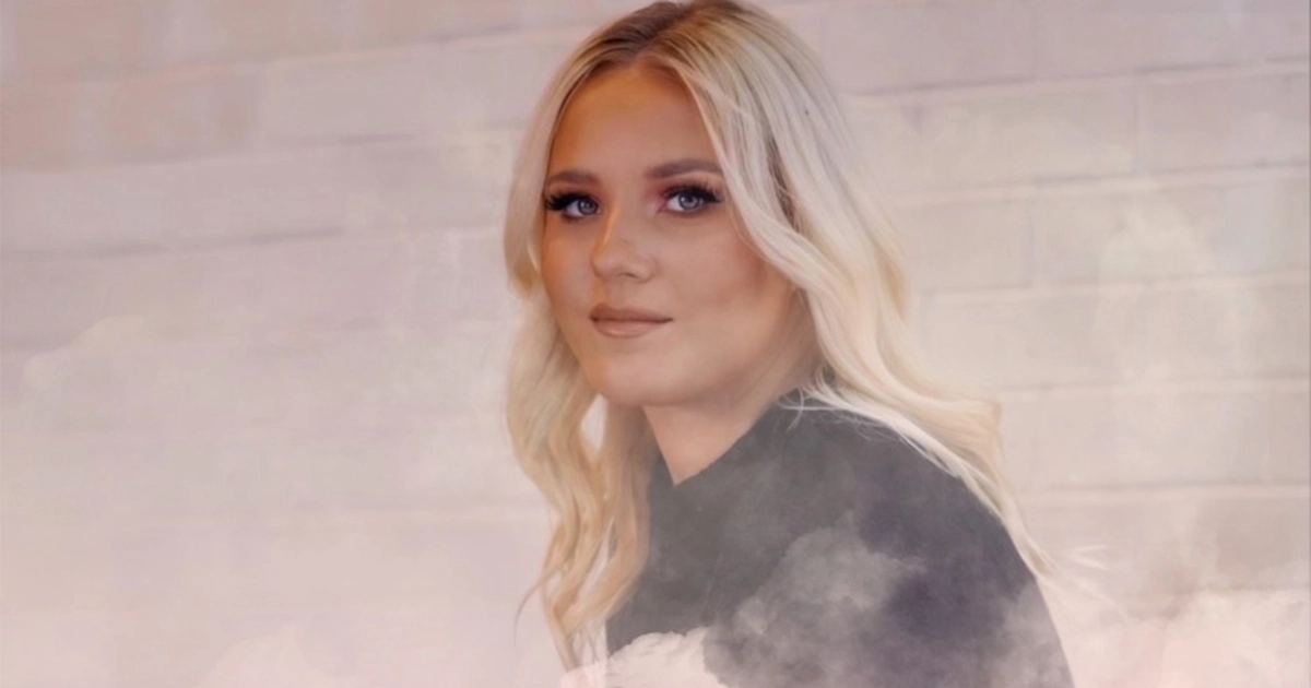 Looking In The Mirror With Devon Beck - COWGIRL Magazine