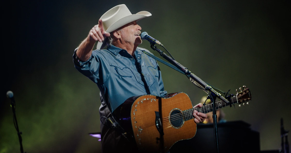 Alan Jackson Announces George Strait And Lainey Wilson For Final ...