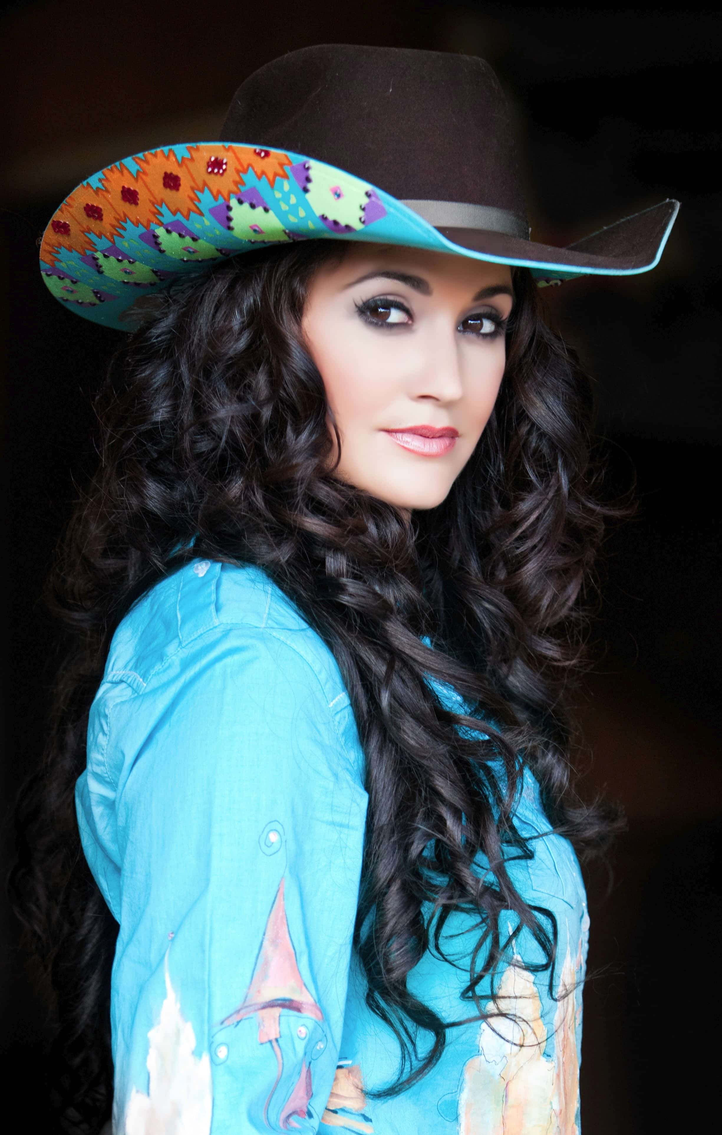 How To Get Fallon Taylor’s Perfect Curls - COWGIRL Magazine