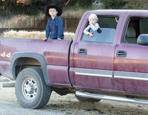 Modern Rancher Elizabeth Poett - COWGIRL Magazine