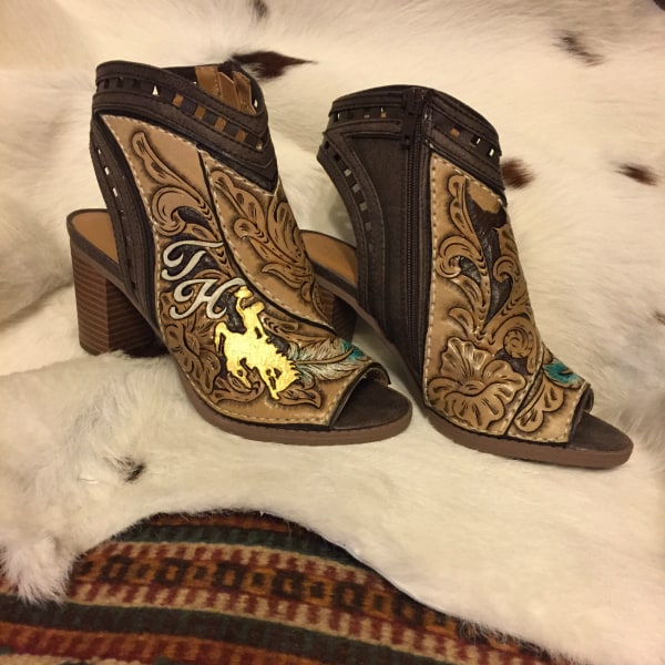 Tooled to High Heel Heaven - COWGIRL Magazine