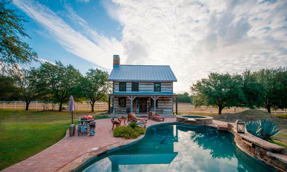 5 Cabins That Will Give You "Cabin Fever" - COWGIRL Magazine