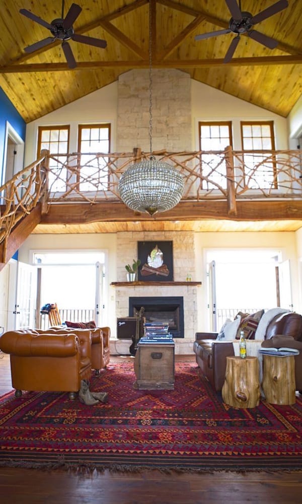 Junk Gypsies Wander Inn