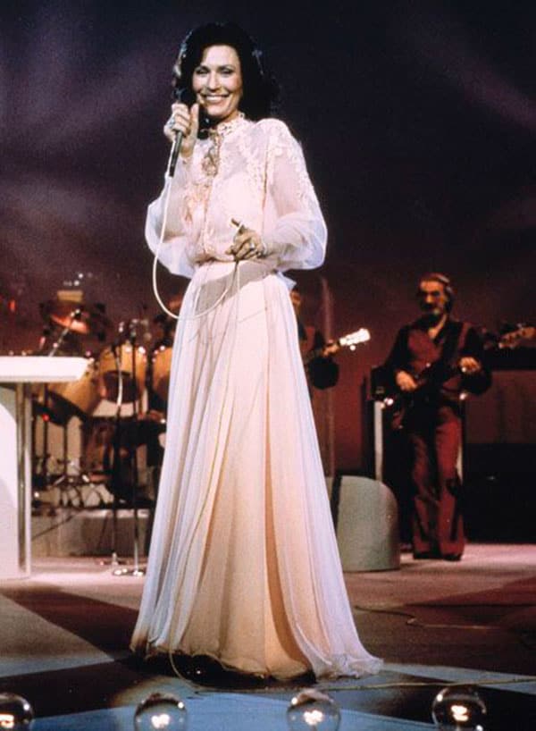 Channel Your Inner Loretta Lynn For Halloween With These Looks ...