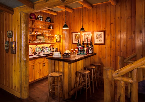 A Rustic Cabin with A View On the Lake - COWGIRL Magazine