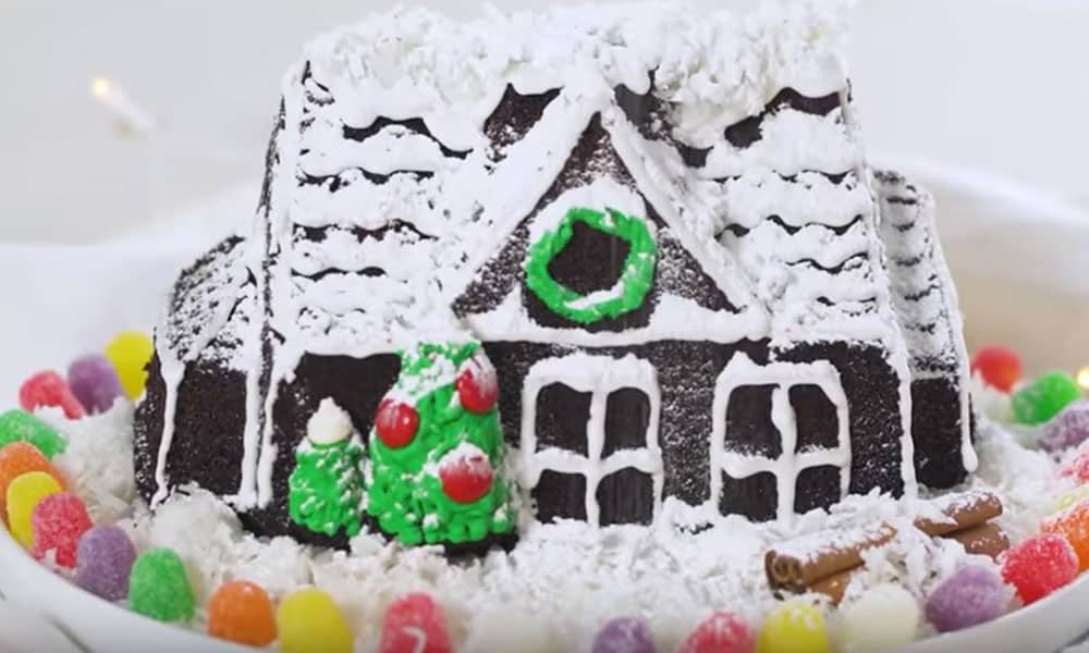 Learn How To Make The Perfect Gingerbread House Cake This Christmas ...