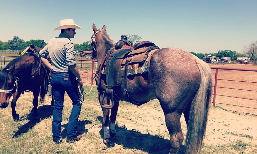 Jon Pardi Is Living The Texas Cowboy Dream - COWGIRL Magazine