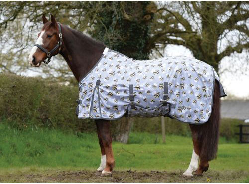 Shield Your Horse From Flies With These Sheets - COWGIRL Magazine