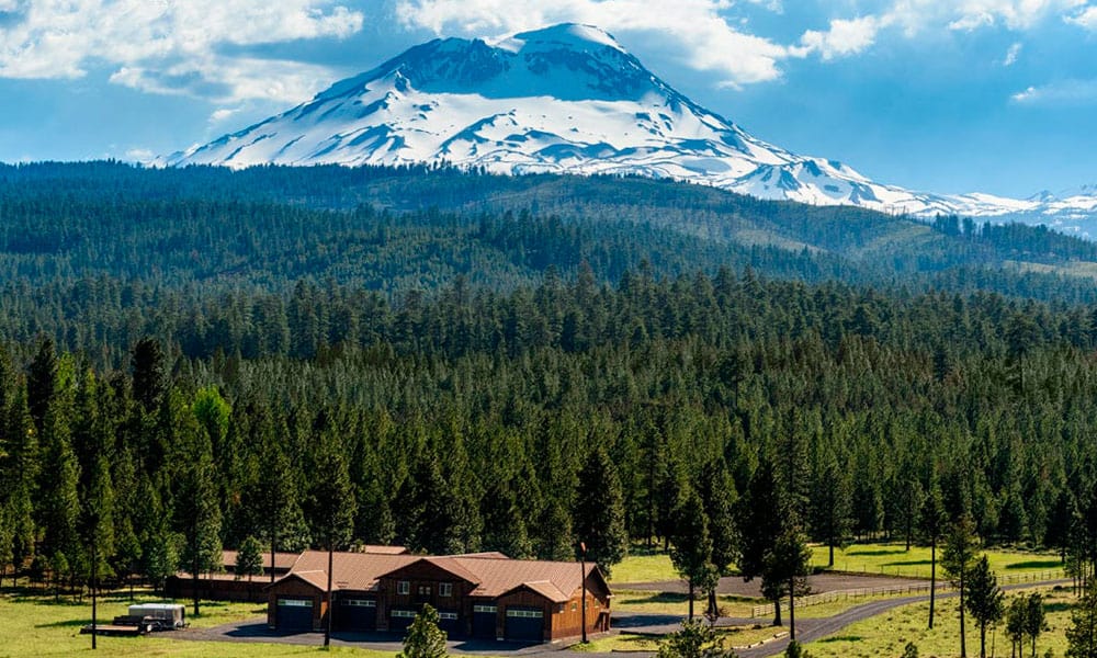 Set Your Sights On Oregon's 2R Ranch - COWGIRL Magazine