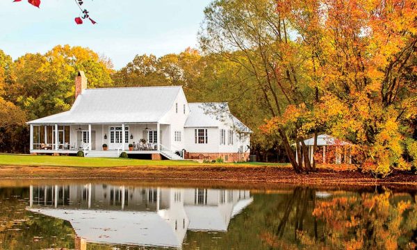 15 Beautiful Farmhouses Across America - COWGIRL Magazine