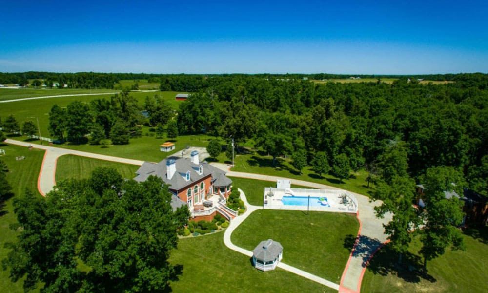 This Tennessee Equestrian Estate Is The Quintessential Southern Home ...