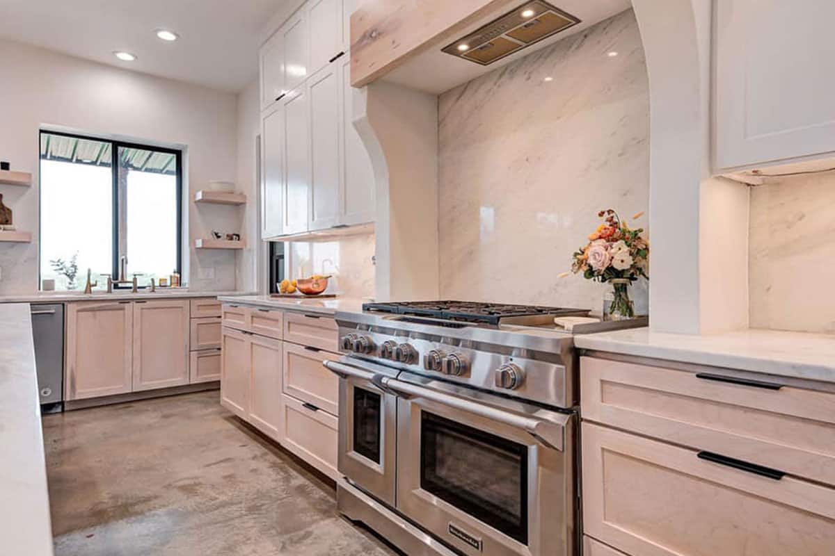 Check Out This Midcentury Modern Farmhouse