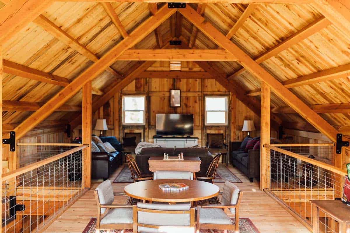 Barn Lounge Rooms With Cowgirl Flair - COWGIRL Magazine