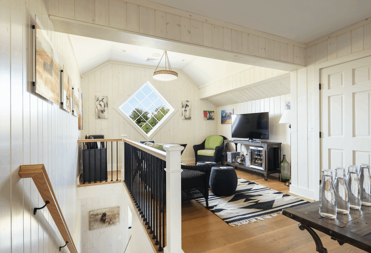 Barn Lounge Rooms With Cowgirl Flair - COWGIRL Magazine