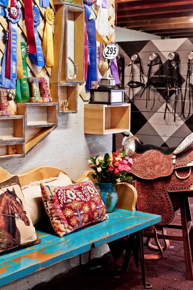 Barn Lounge Rooms With Cowgirl Flair - COWGIRL Magazine