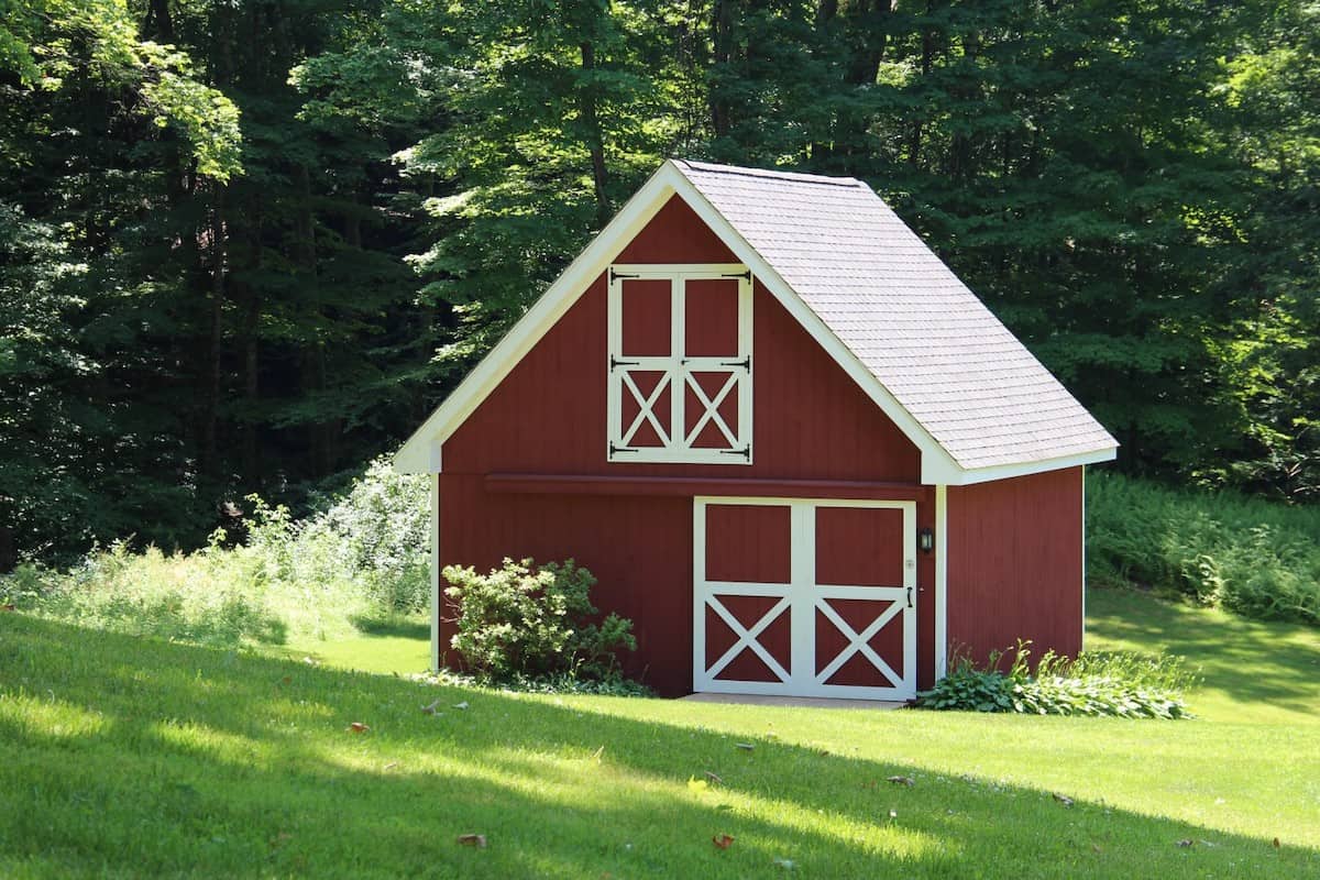 Small Horse Barns With 2 Stalls - COWGIRL Magazine