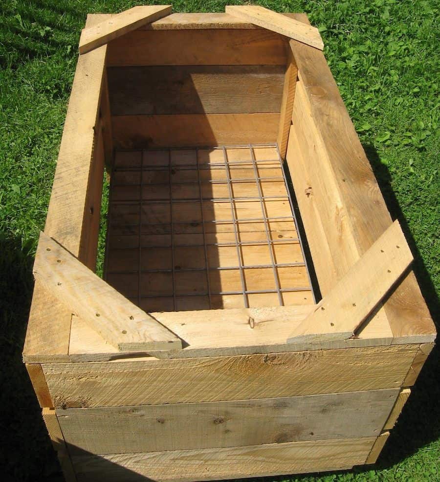 DIY Slow Feeder Hay Boxes - COWGIRL Magazine