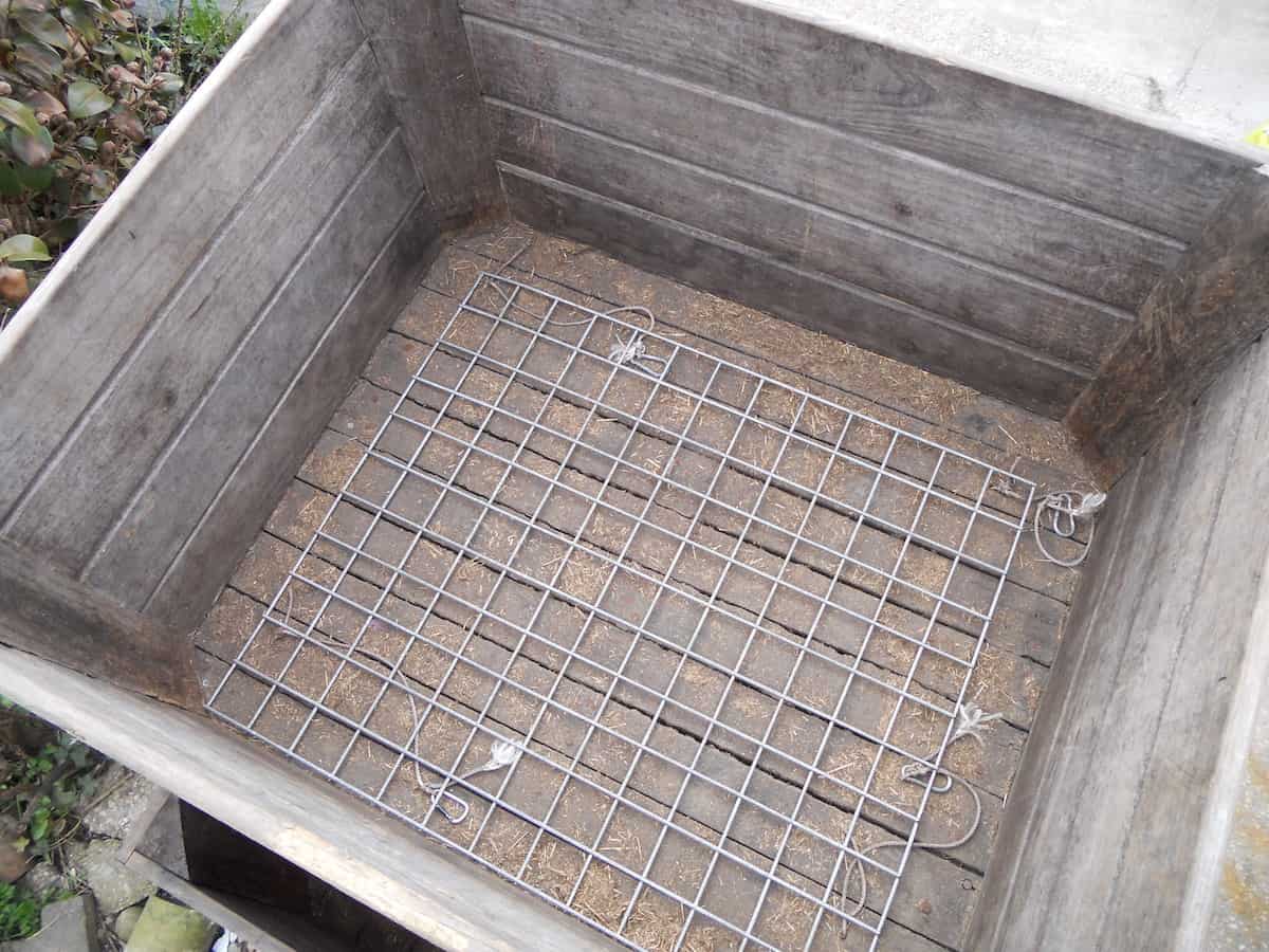 DIY Slow Feeder Hay Boxes - COWGIRL Magazine