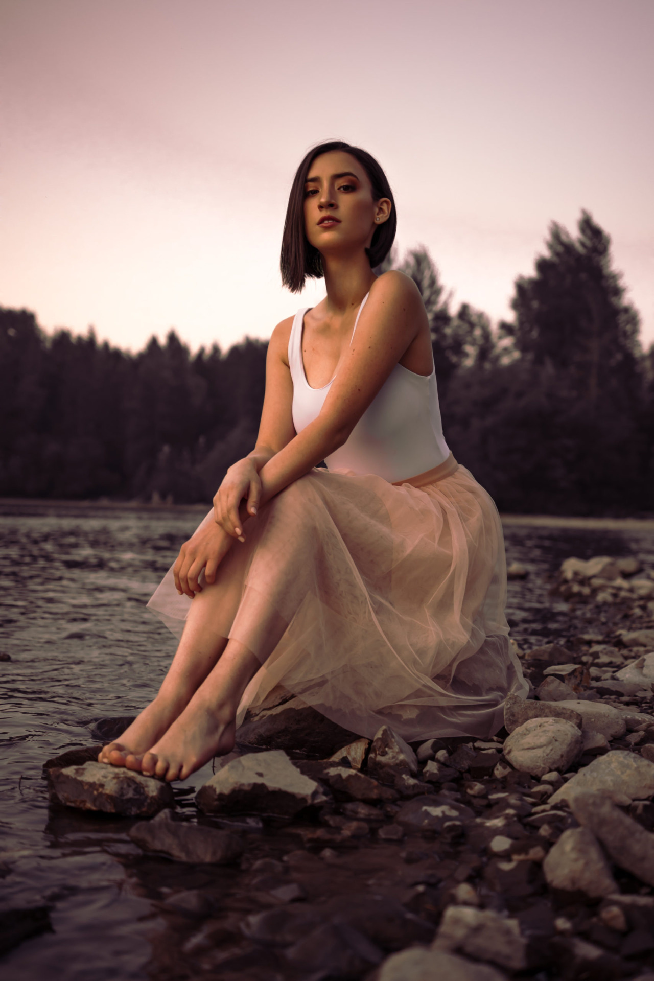 Bursting At The Seams For Abigail Neilson's New Single - COWGIRL Magazine