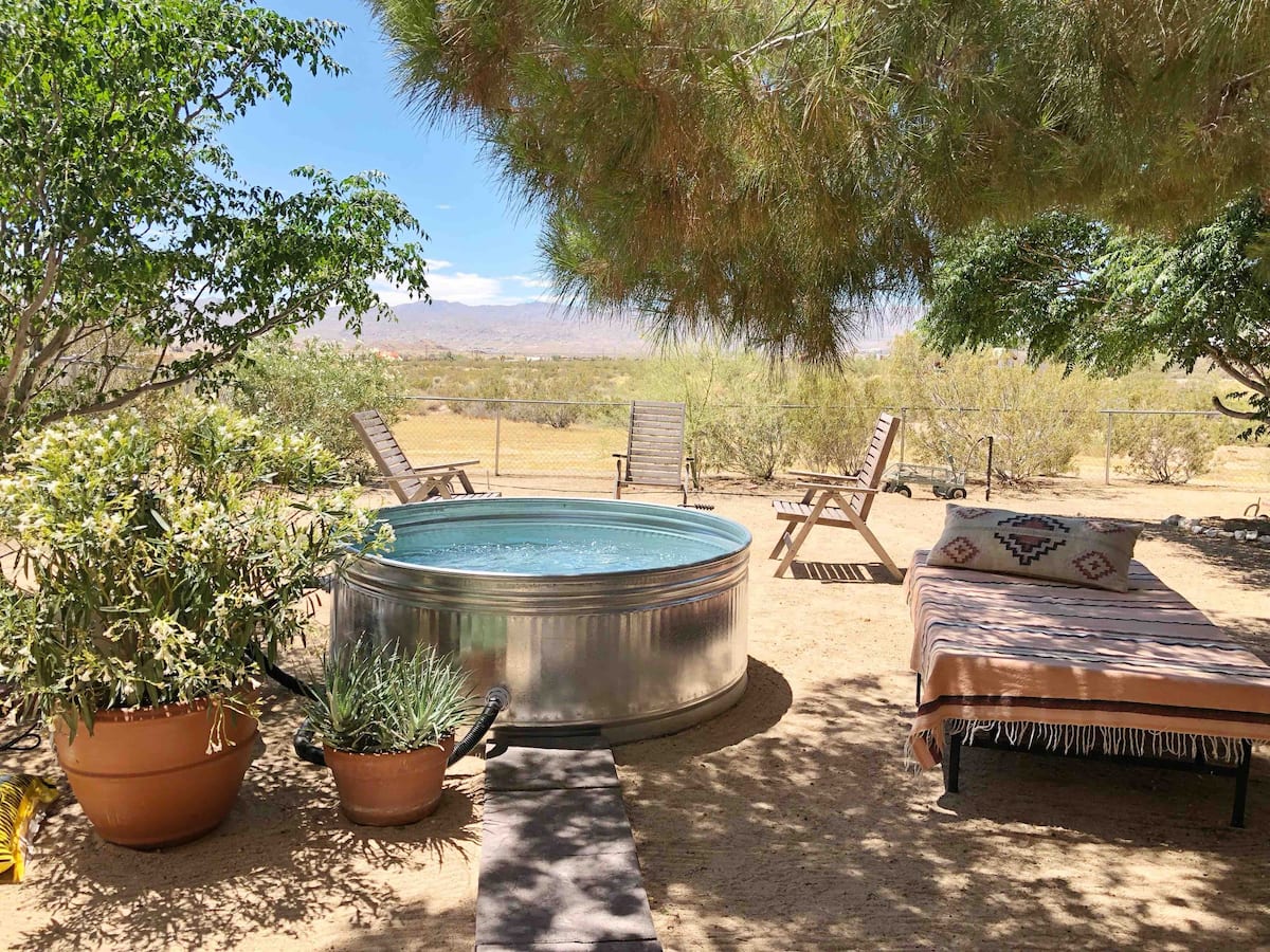 Vintage Den In The Desert - COWGIRL Magazine