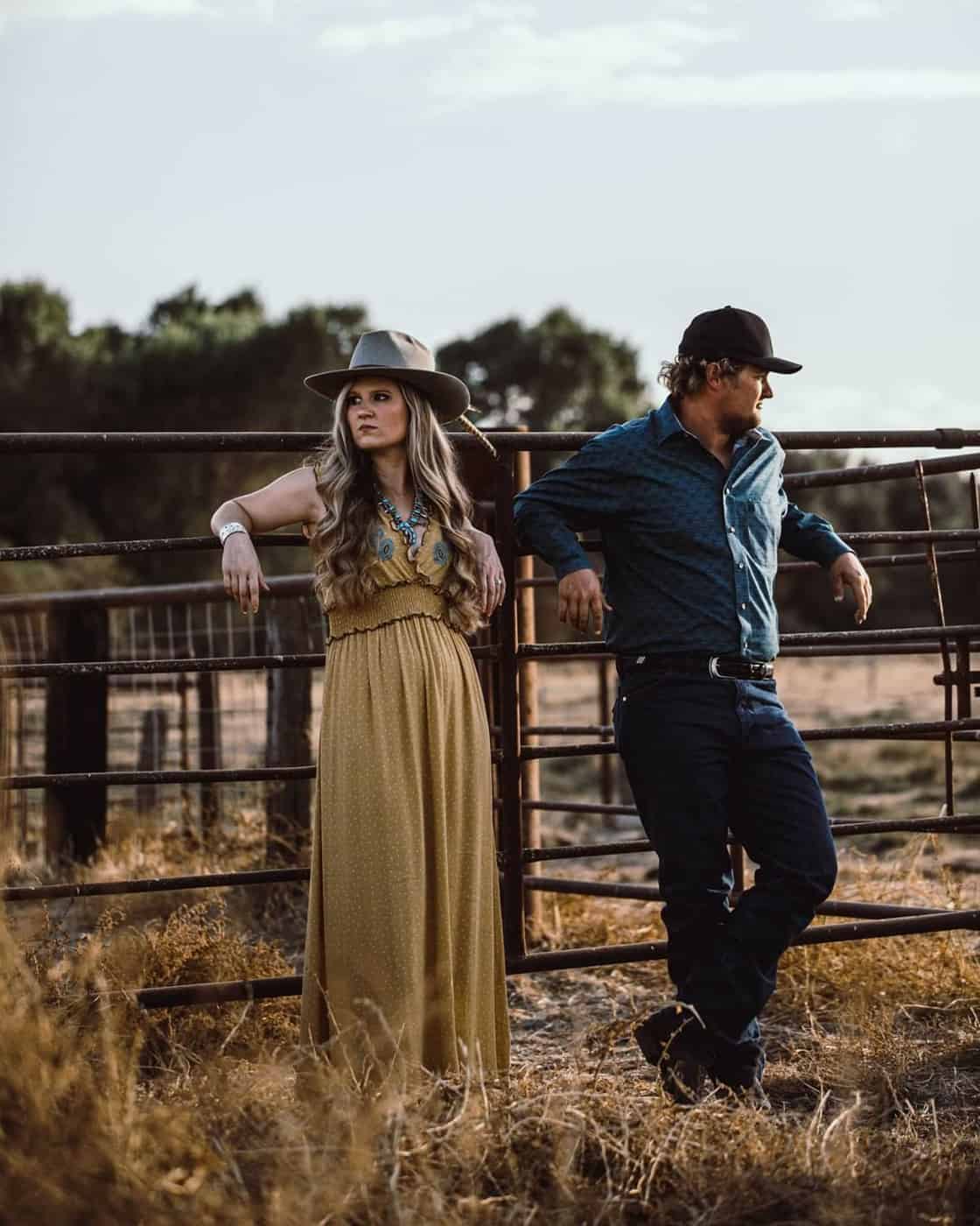 Western Wedding Magazine's Tips For Engagement Photos - COWGIRL Magazine