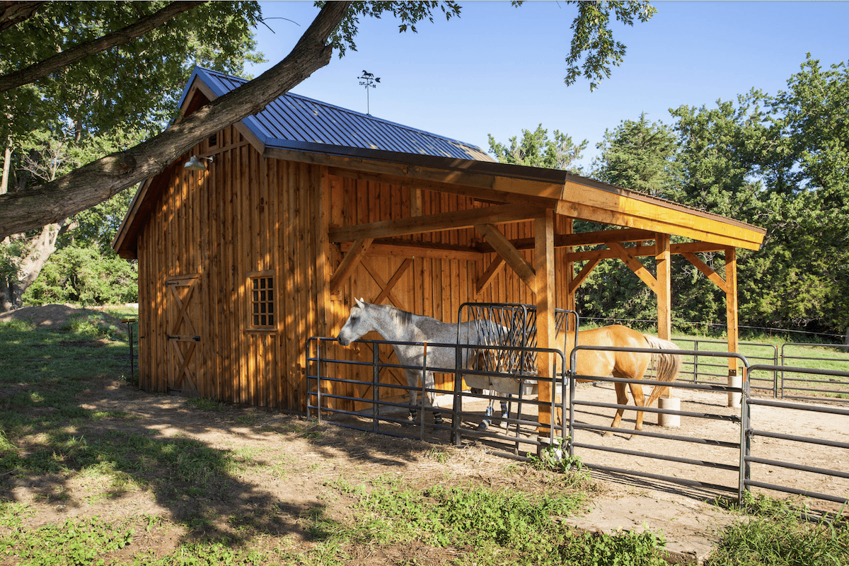 The Perfect Small Horse Barn - COWGIRL Magazine