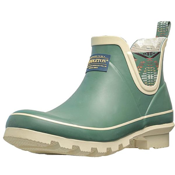 It's Duck Boot Season! - COWGIRL Magazine
