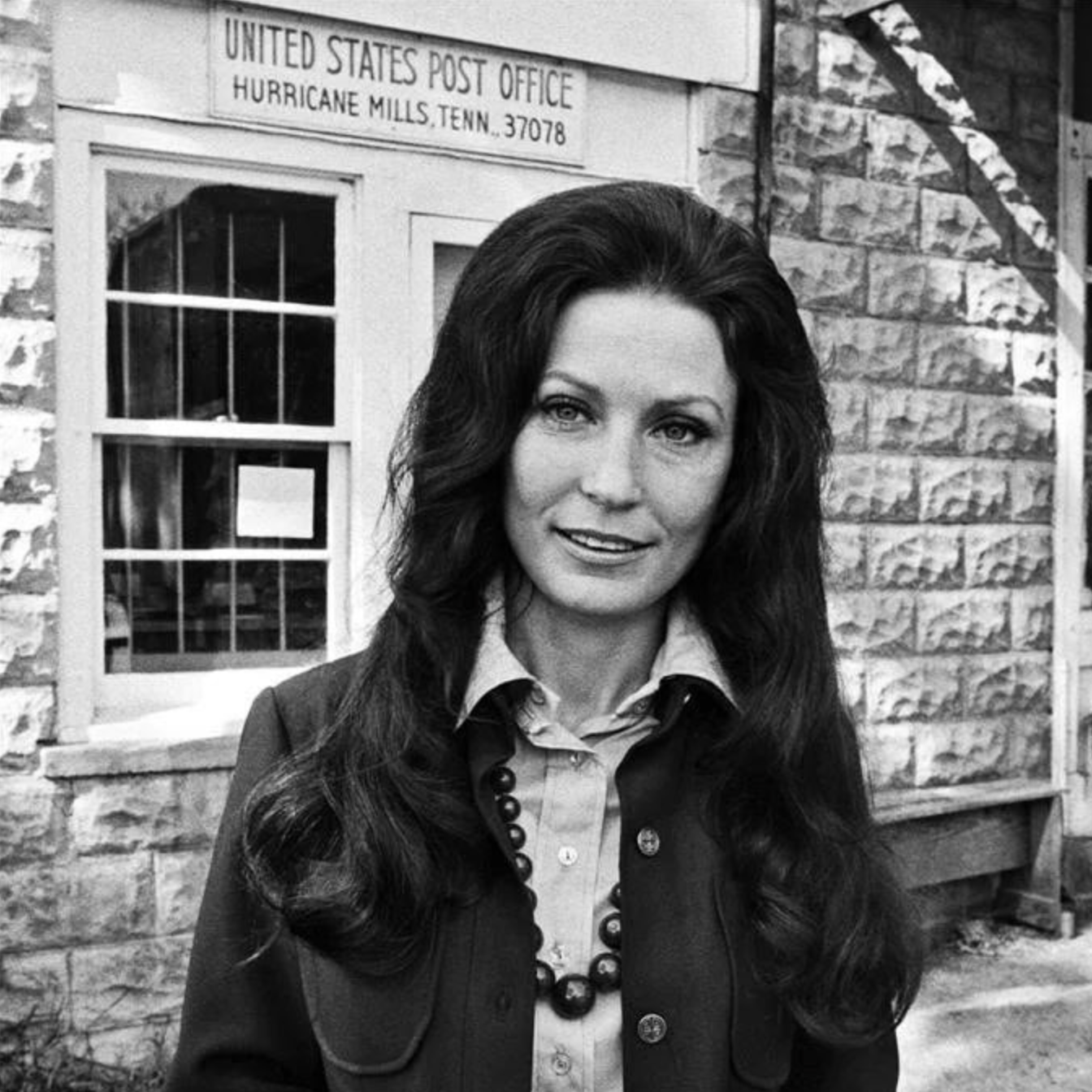 Iconic Style Moments From Loretta Lynn - COWGIRL Magazine