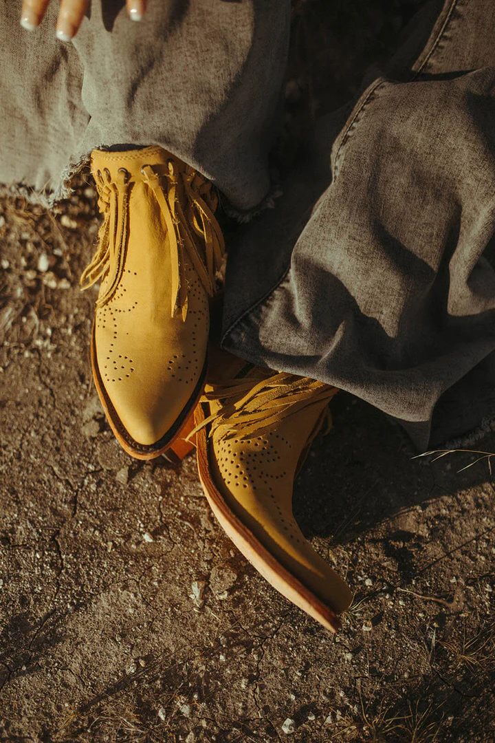 Dress Like A Dutton - Home Folk Style - COWGIRL Magazine