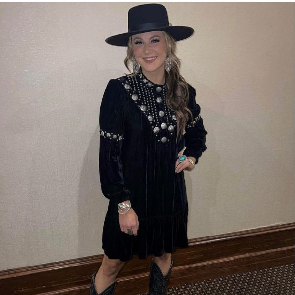 Chic CNR Looks in Red Deer! - COWGIRL Magazine