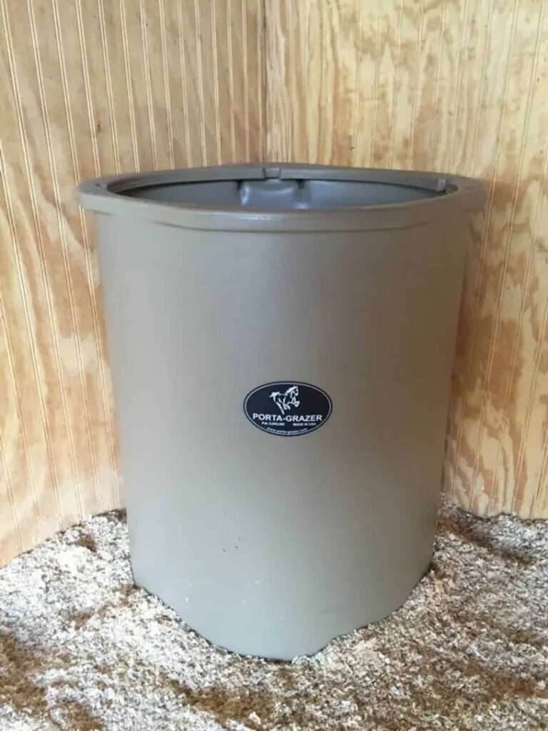 5 Slow Hay Feeders For Your Horse's Stall - COWGIRL Magazine