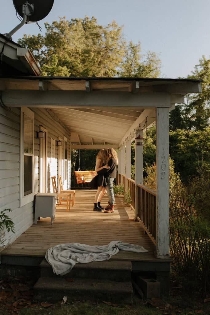 Reid Perry Of The Band Perry Engaged To Novelist Rae DelBianco ...