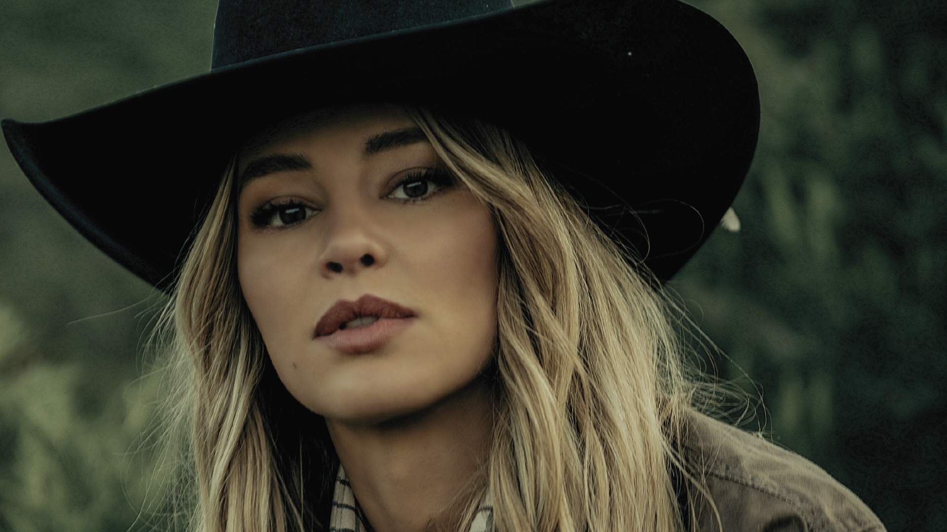 Hassie Harrison: The Real-Life Cowgirl Of Yellowstone