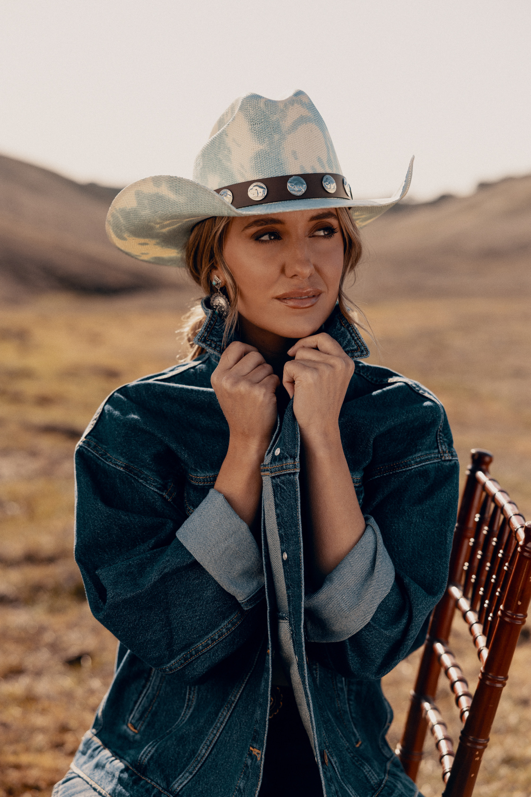 Lainey Wilson Unveils First-Ever Straw Hat Line with Charlie 1 Horse ...