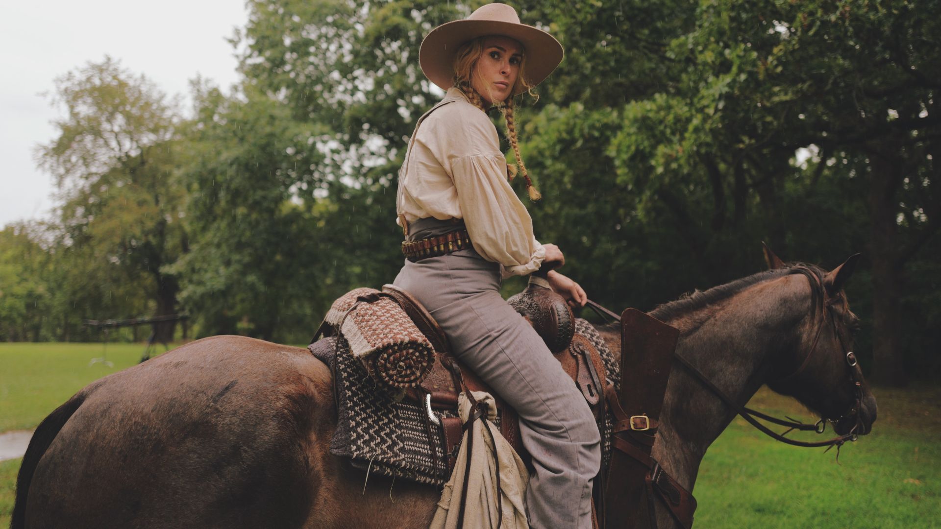 Rumer Willis Talks Westerns, Motherhood, & Horse Soulmates In COWGIRL ...
