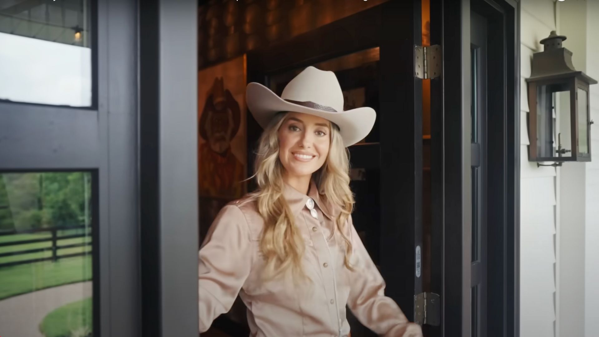 Take A Tour Of Lainey Wilson’s Nashville Home