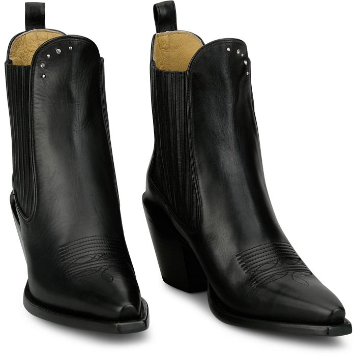 A Fresh Take On Cowgirl Confidence: Inside The New Reba By Justin ...